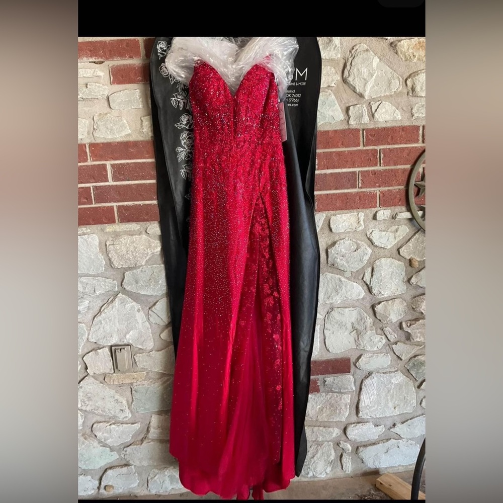 Stunning Ruby Red Ellie Wilde Formal Dress. - Gem